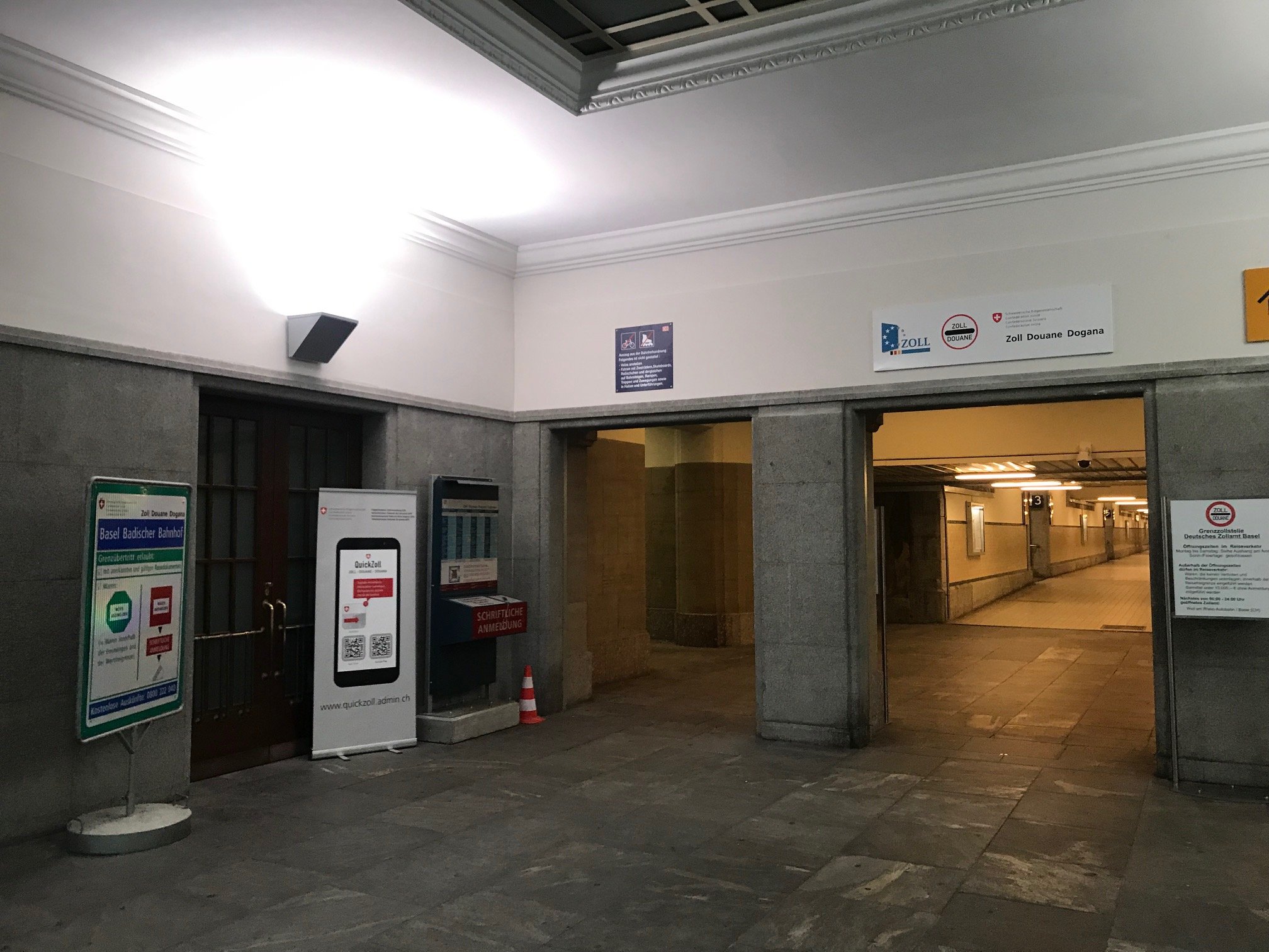 【F】 Swiss Customs Targeting Watch Show Attendees