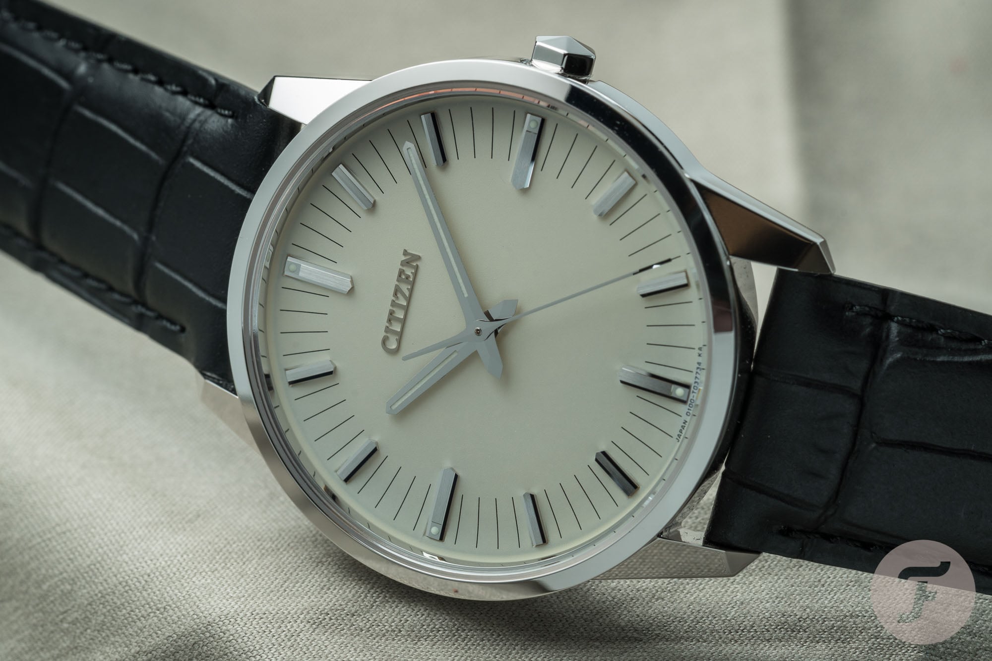 Hands-on With The White Gold Citizen Caliber 0100