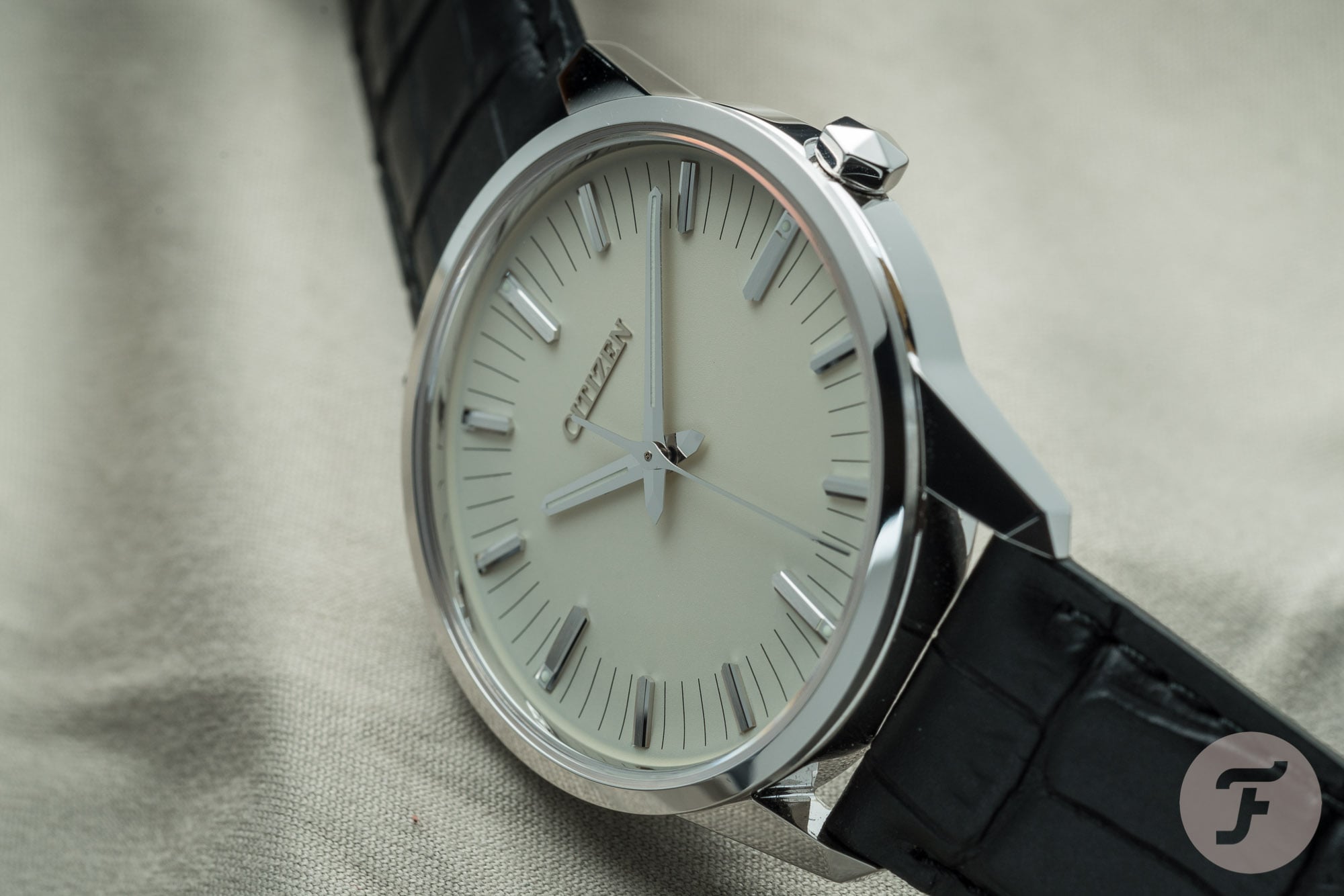 Hands-on With The White Gold Citizen Caliber 0100