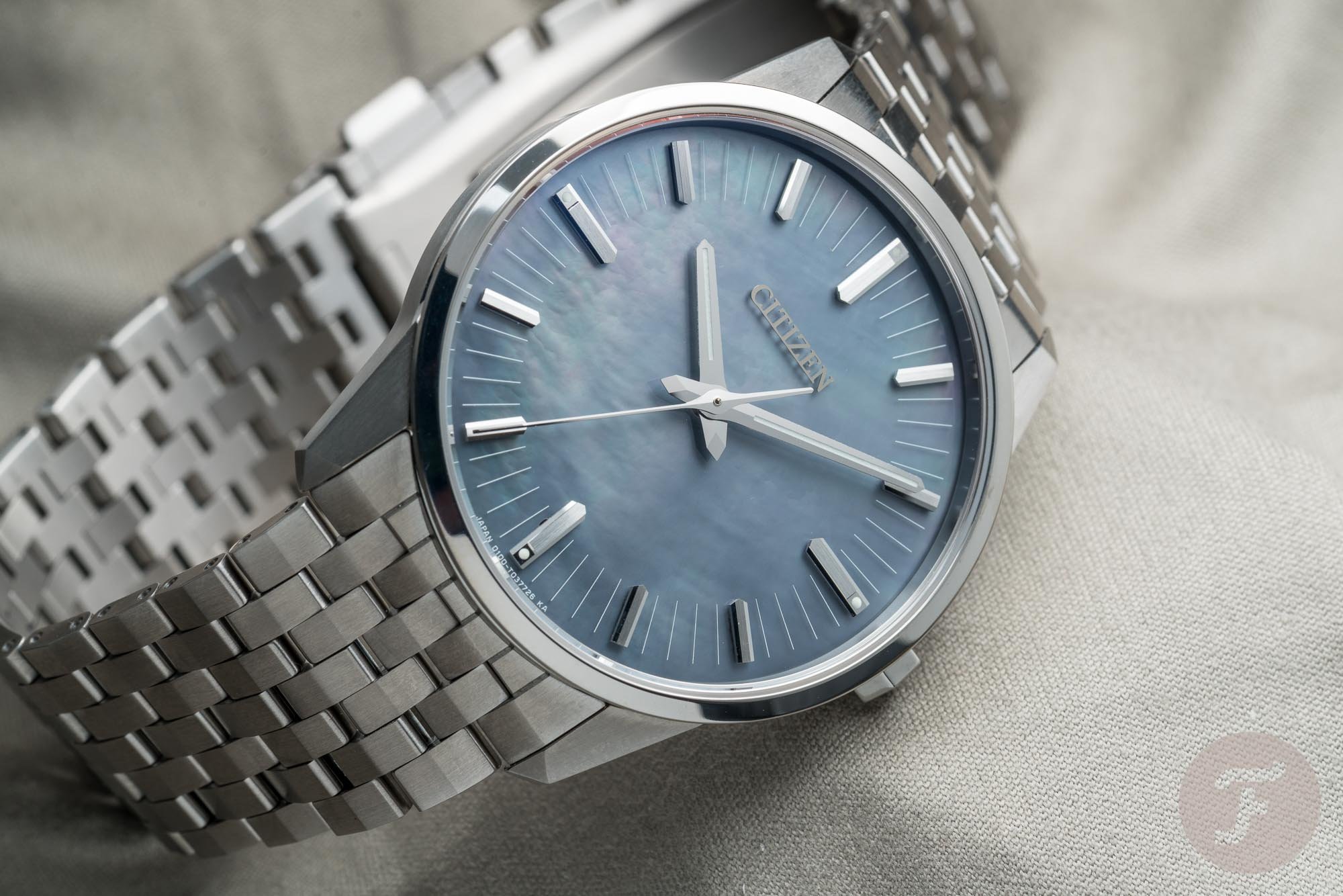 Hands-on With The White Gold Citizen Caliber 0100