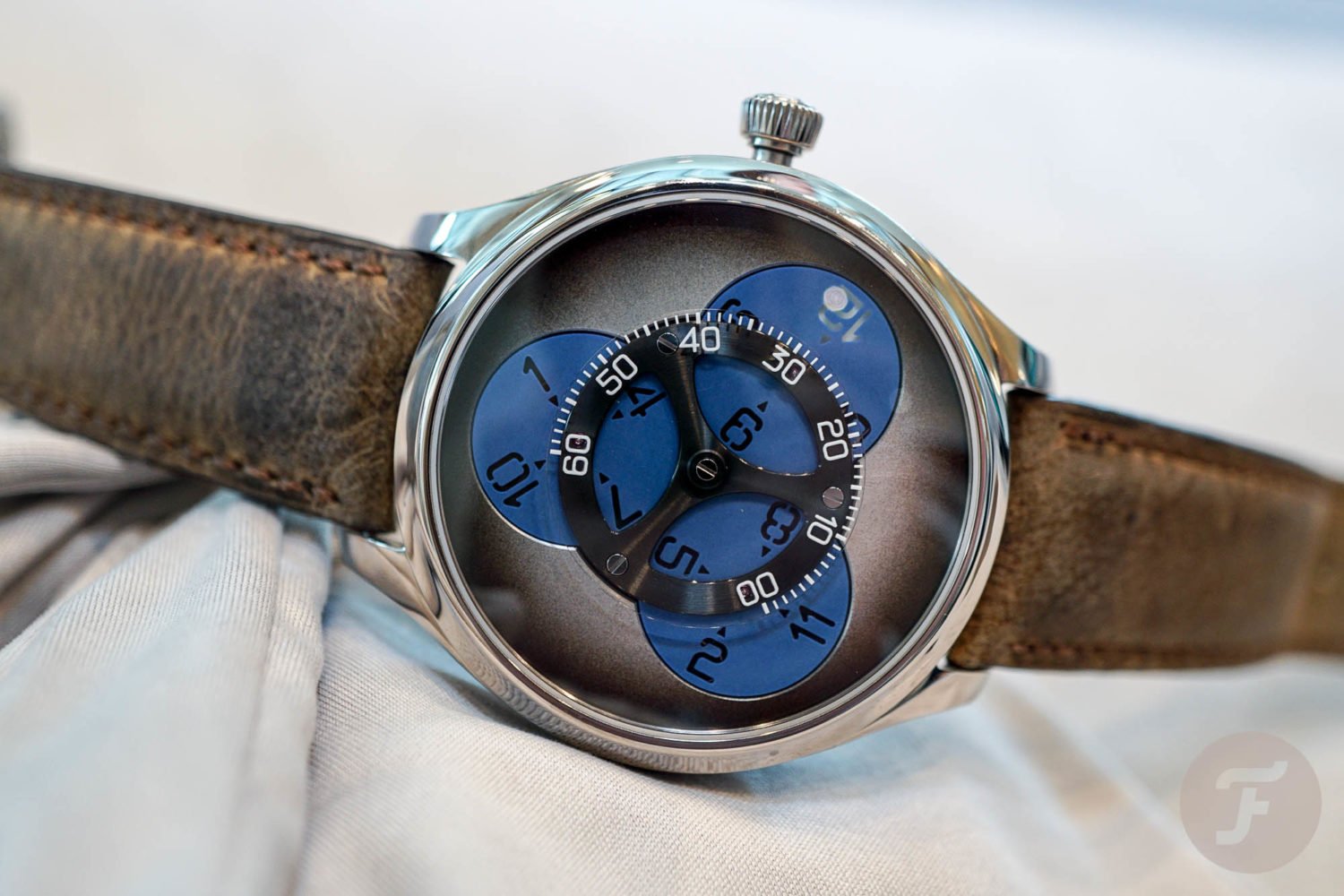 Endeavour Flying Hours by H.Moser & Cie. - First Look