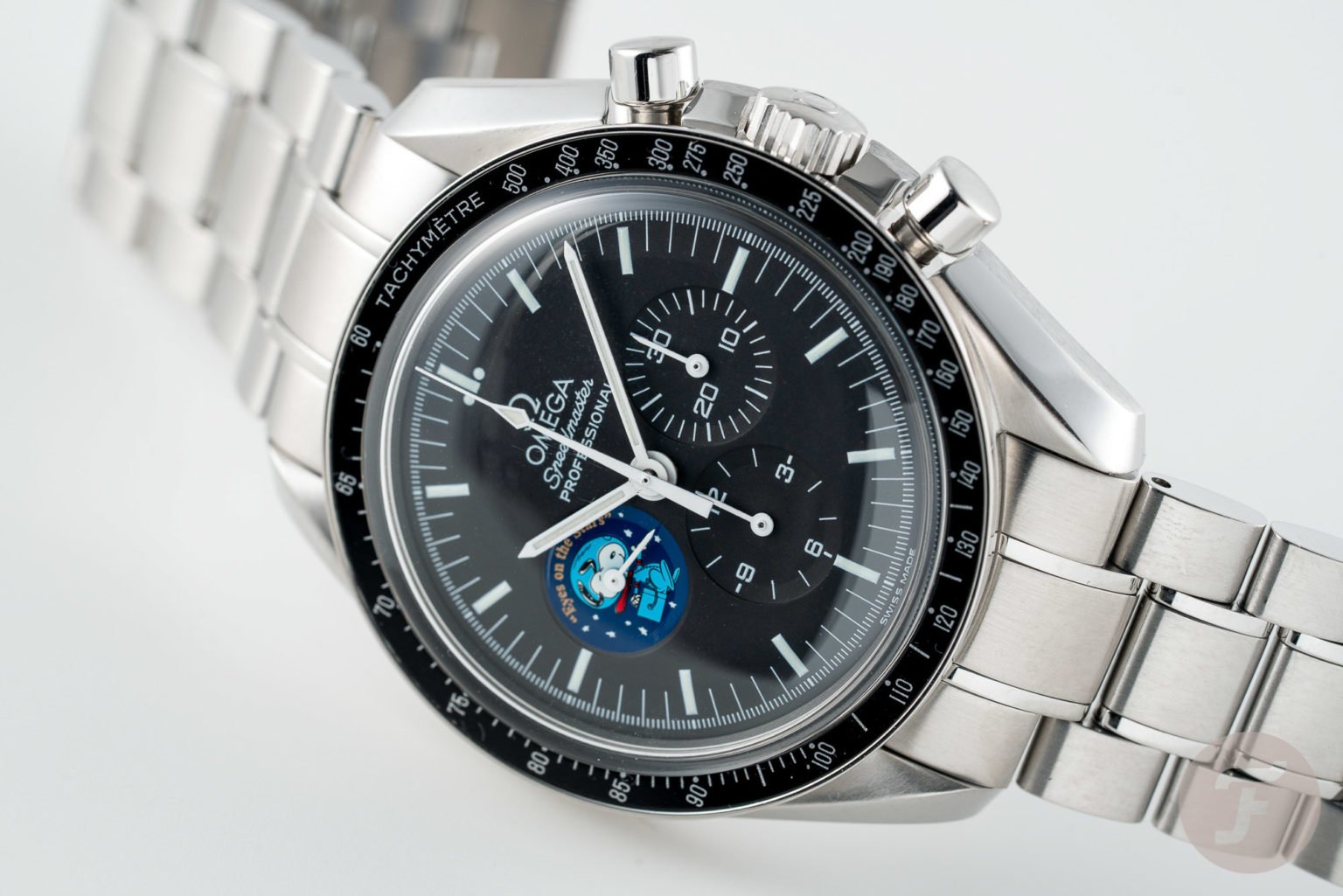 Hands-On: Omega Speedmaster Silver Snoopy Award 50th Review