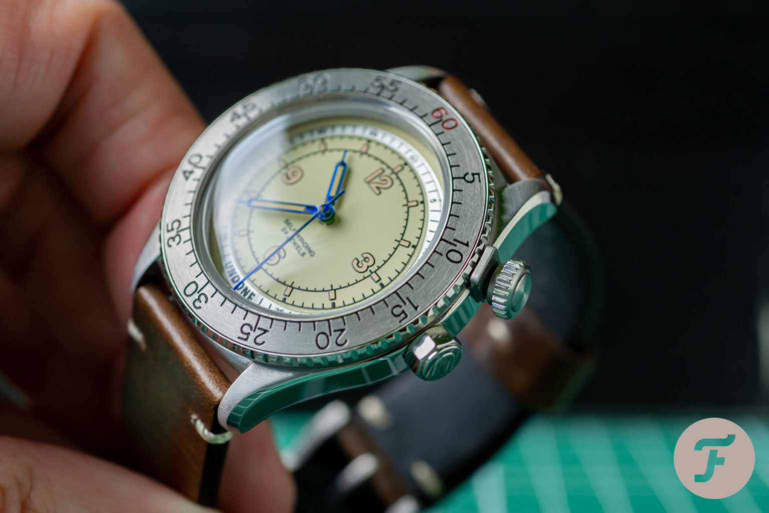 The Undone Aero Scientific is an homage to P.V.H. Weems rotating bezel.