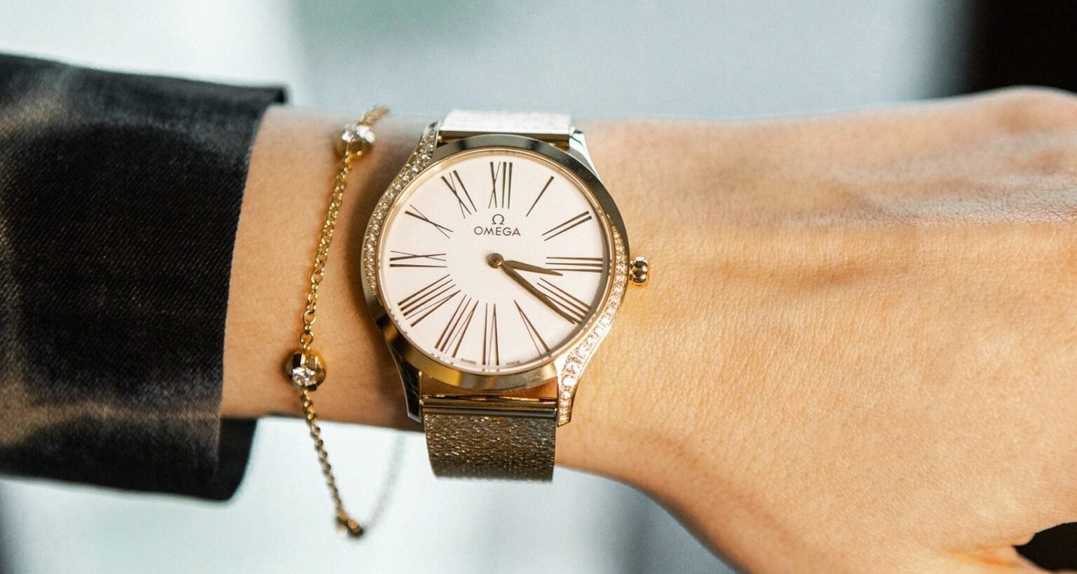 Hands-on With The Moonshine Gold Omega Trésor On Bracelet