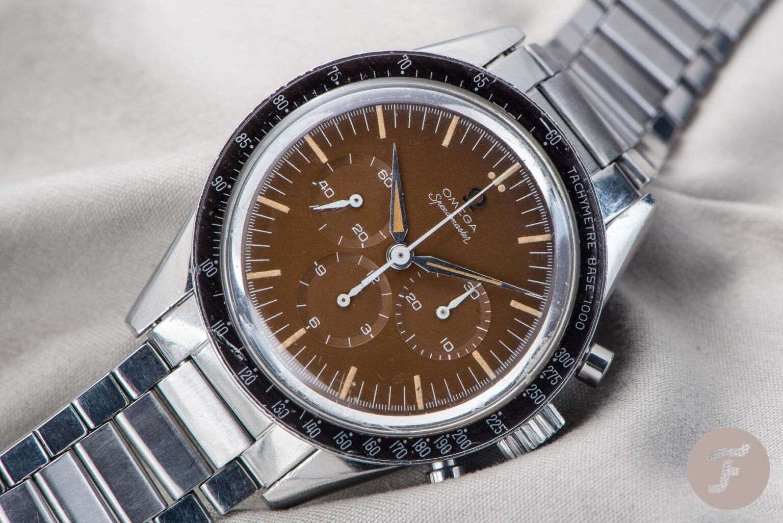 【F】 Differences In Omega Speedmaster Bezels