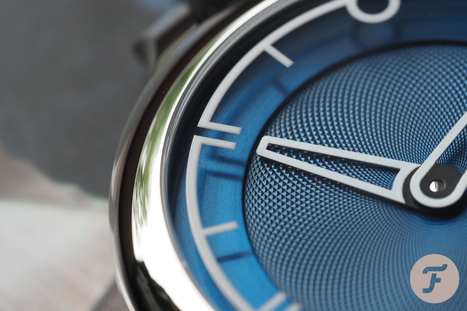 Hands-On With The MING 17.09 In Blue