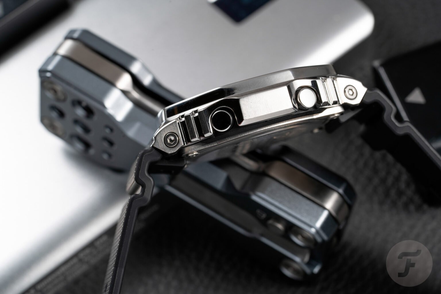 Metal Casio G-Shock GM-2100 Vs. Resin "Casioak" GA-2100 (2021)