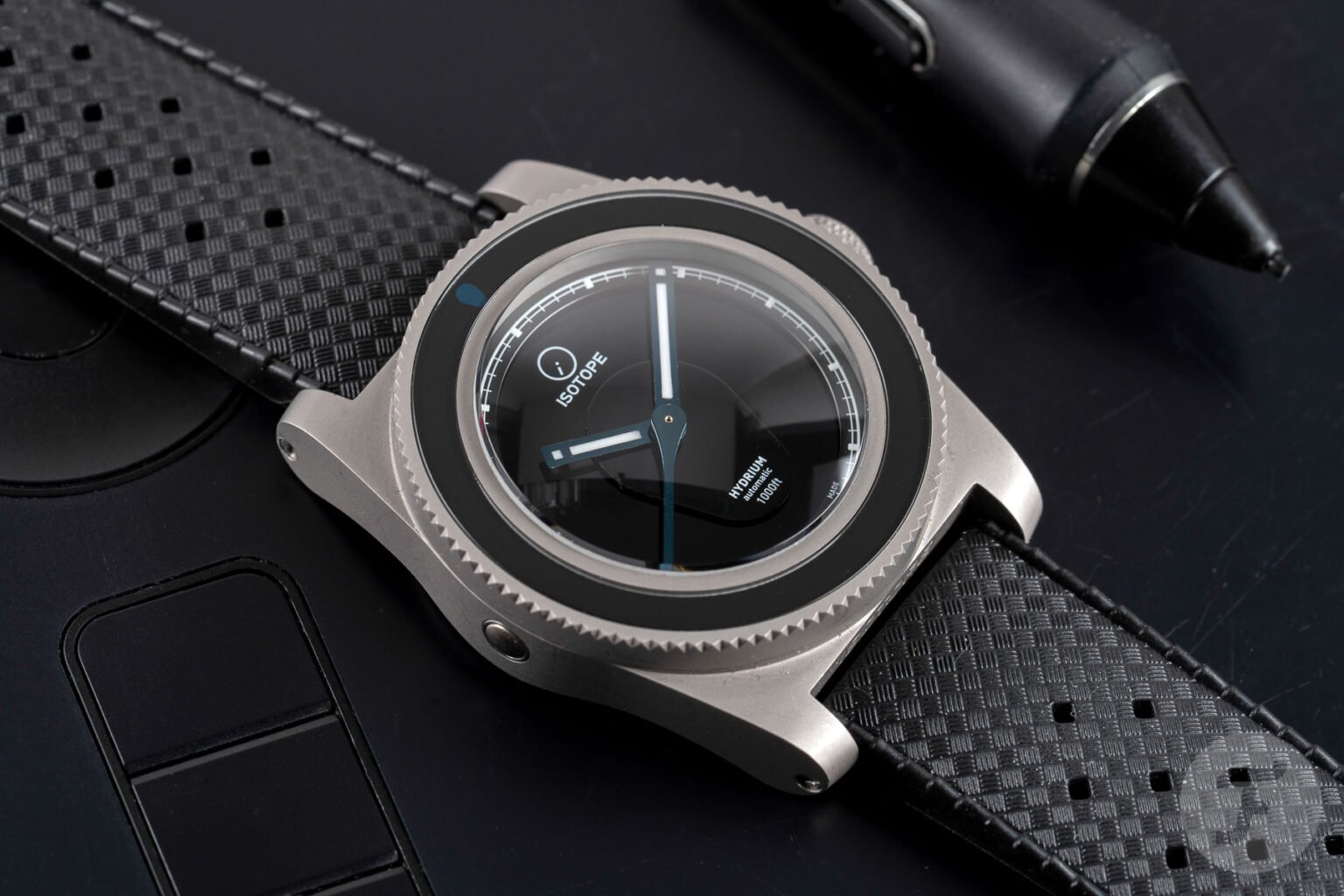 【F】 Isotope Hydrium — Hands-On With Two Distinct Versions