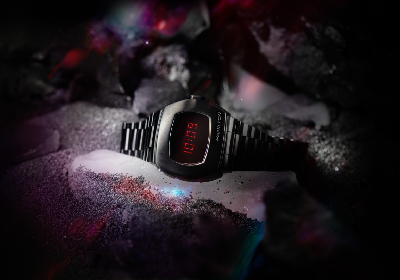 【F】 The All-Black Hamilton PSR Introduces A Cool Stealthy Look