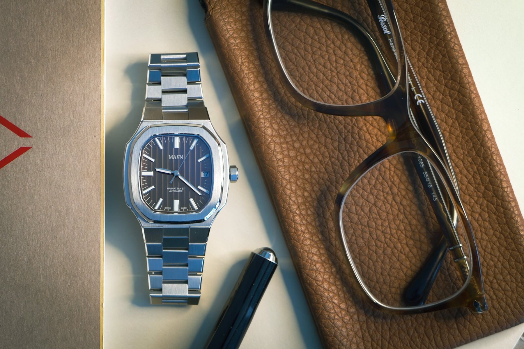 【F】 Hands-On: The New MAEN Manhattan 37 — Sleek '70s Glamour