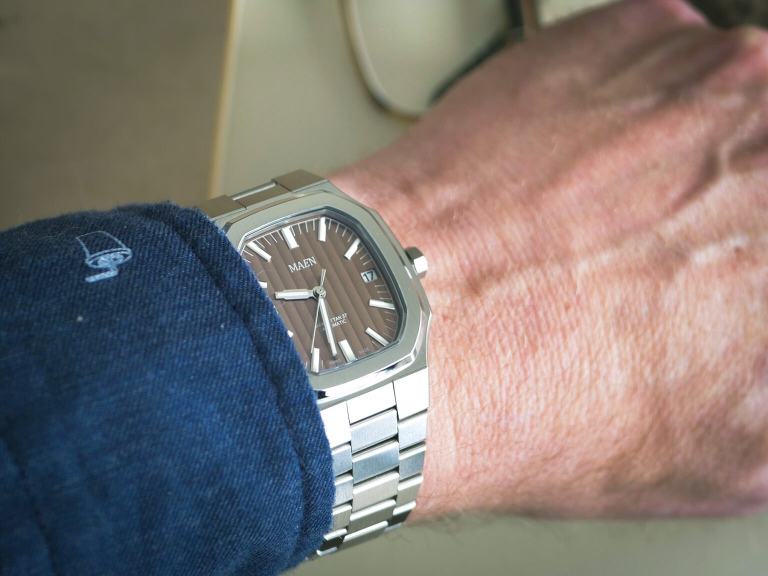 【F】 Hands-On: The New MAEN Manhattan 37 — Sleek '70s Glamour