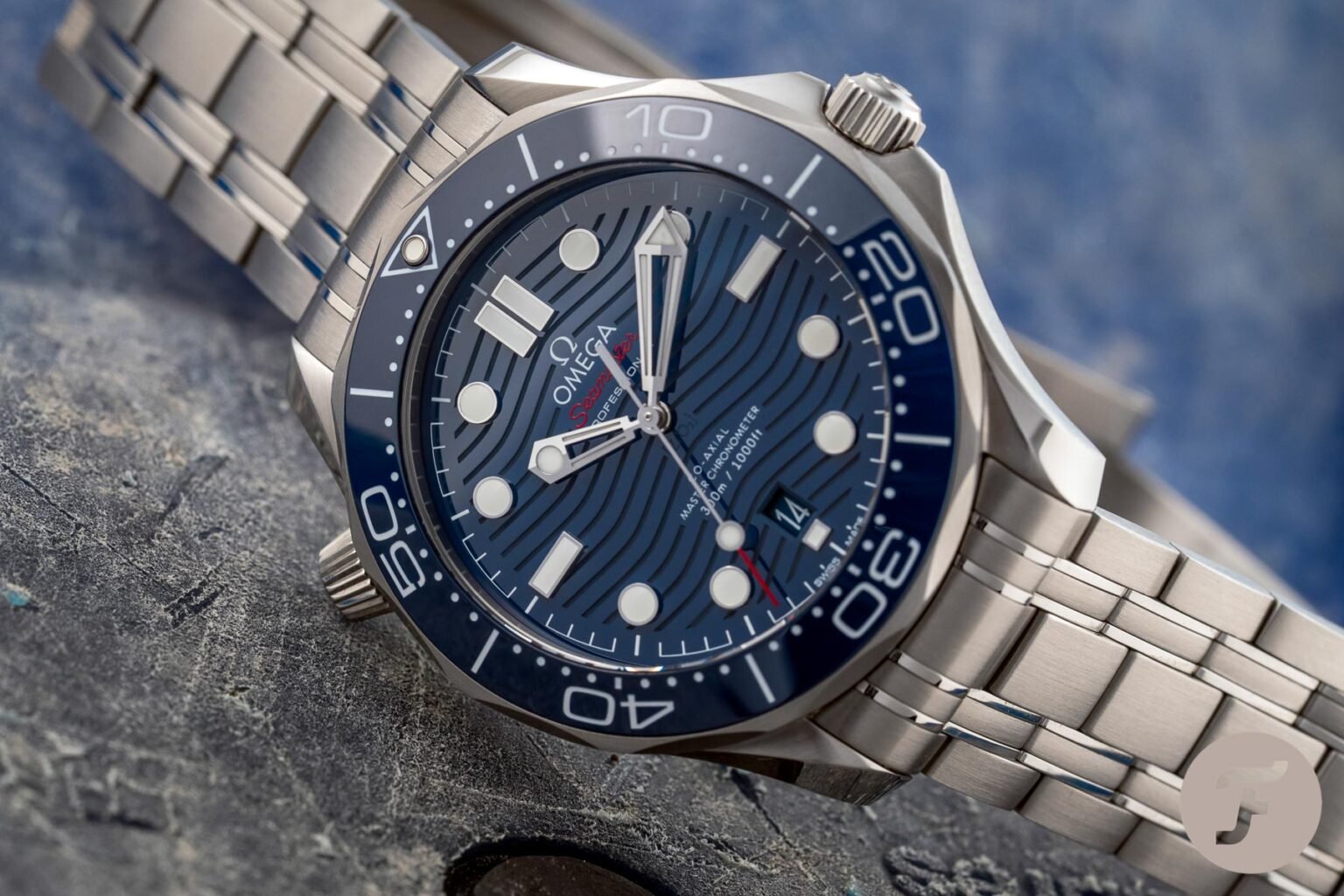 【F】 Omega Seamaster Professional 300M — Old Versus New