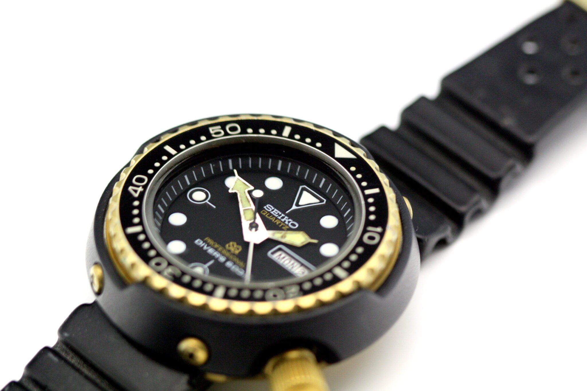 【F】 The Best James Bond Watches Of Roger Moore's Era