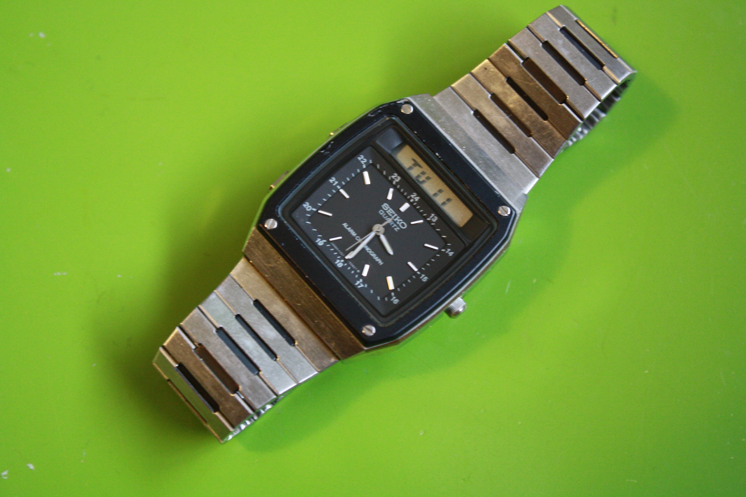 【F】 The Best James Bond Watches Of Roger Moore's Era