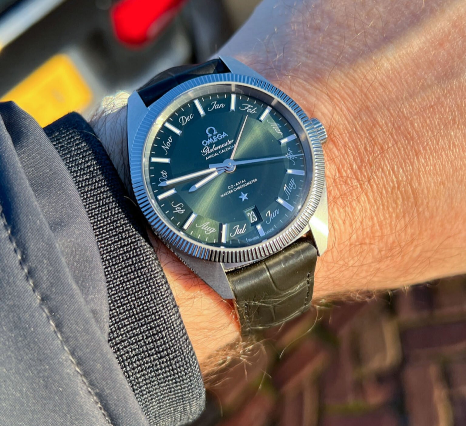 【F】 Hands-On: Omega Globemaster Annual Calendar Green Dial