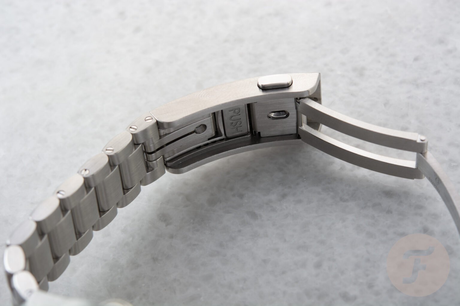 【F】 Omega Seamaster Ultra Deep in O-Megasteel