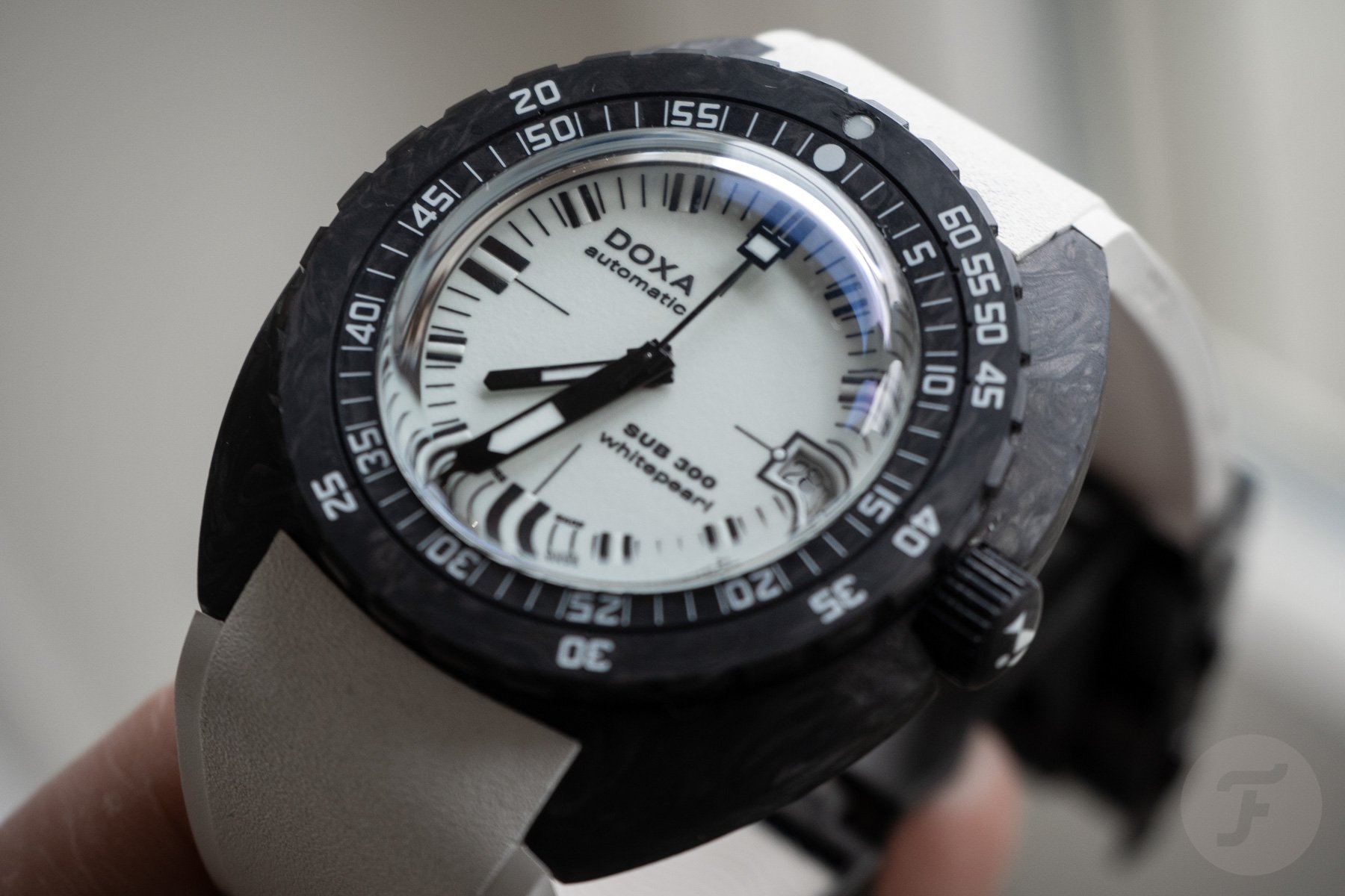 【F】 Hands-On: The New Doxa Sub 300 Carbon Whitepearl
