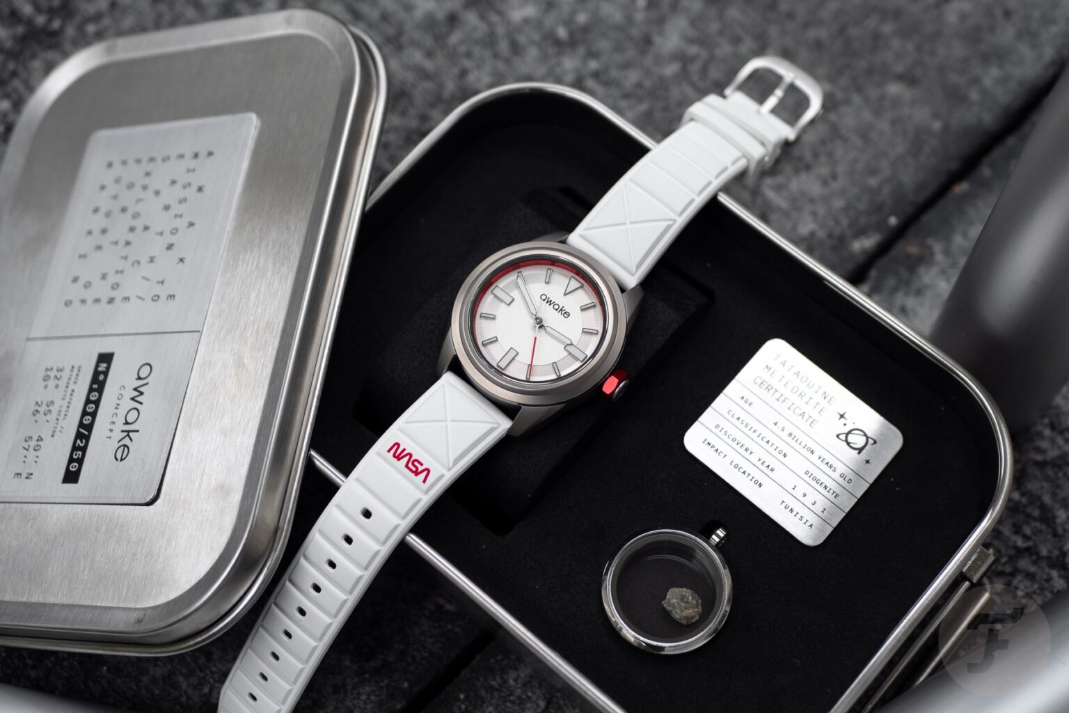 【F】 The New Awake “Mission To Earth” Watch is NASA Approved