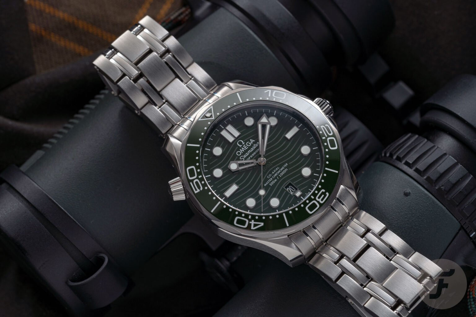 【F】 Hands-On: The Green Omega Seamaster Professional 300M