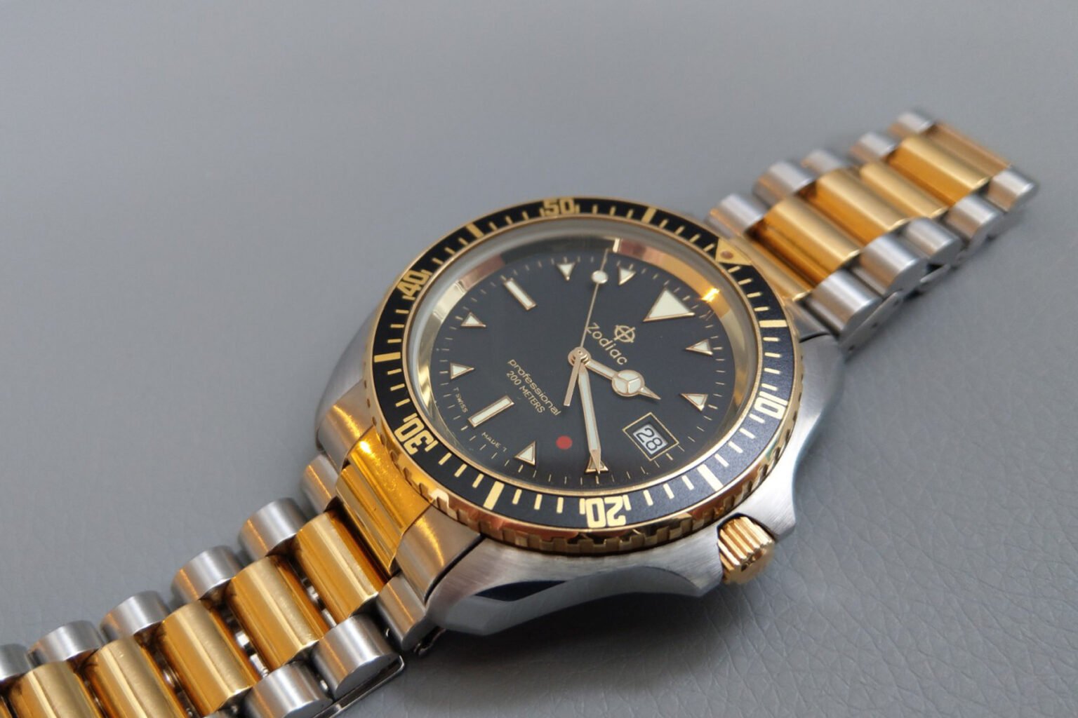 【F】 Dear Zodiac, Bring Back The Red Point Divers