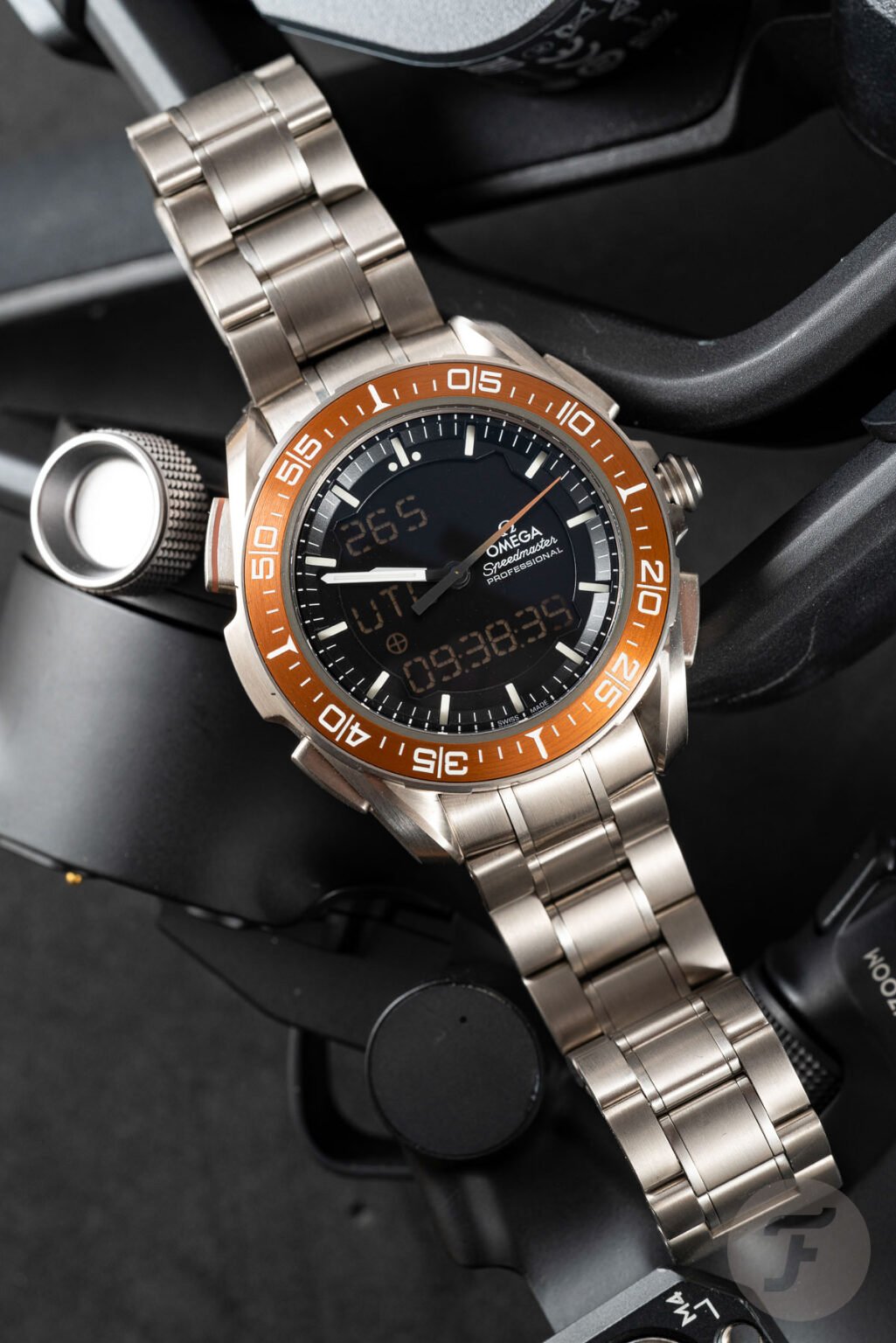 【F】 The Ultimate Omega Speedmaster X-33 Guide