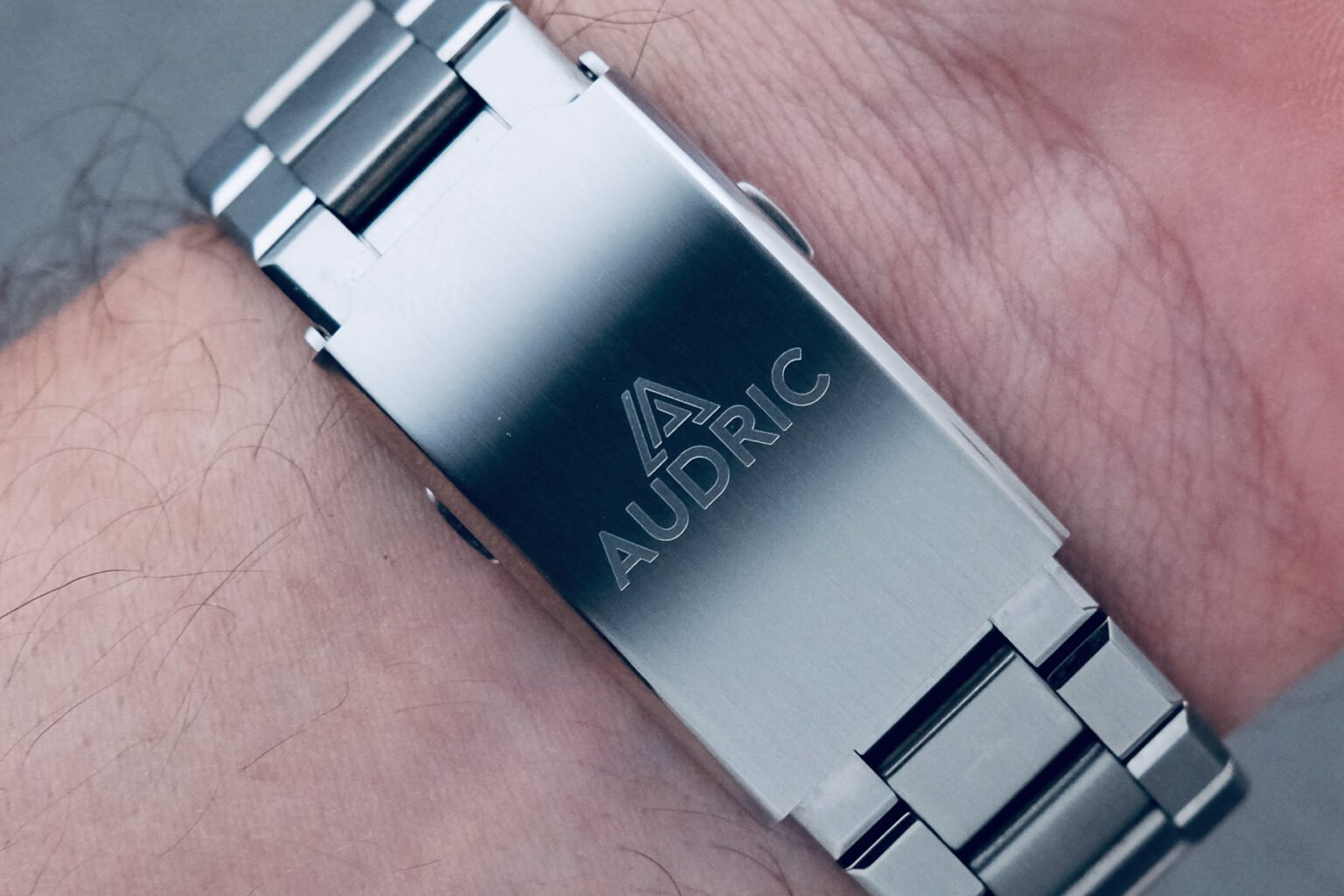【F】 Hands-On With The Audric Strider