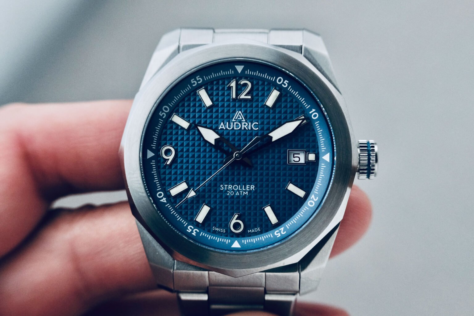 【F】 Hands-On With The Audric Strider