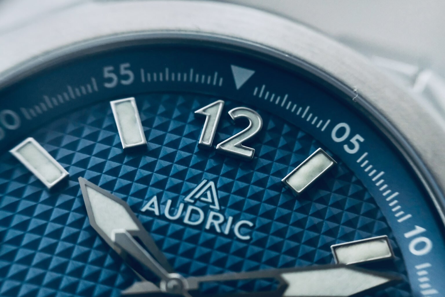 【F】 Hands-On With The Audric Strider