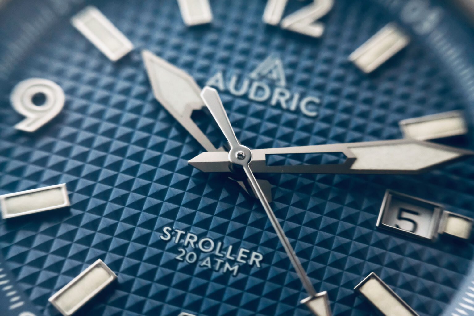 【F】 Hands-On With The Audric Strider