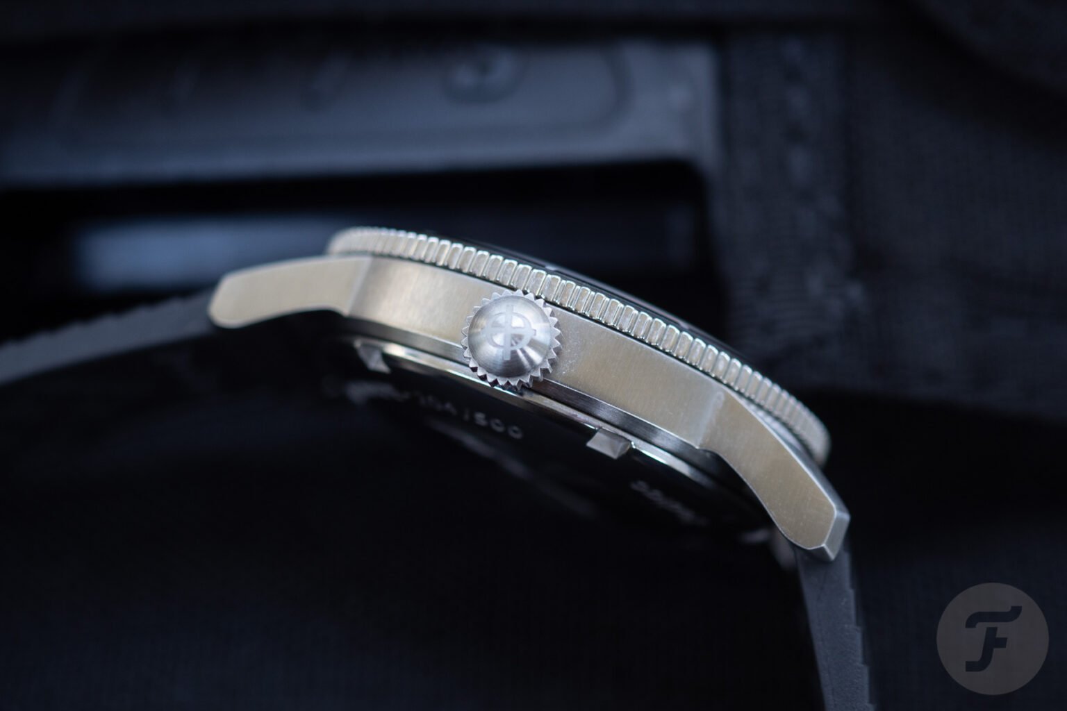 【F】 Hands-On: The Zodiac Super Sea Wolf 53 Skin Dive Watch