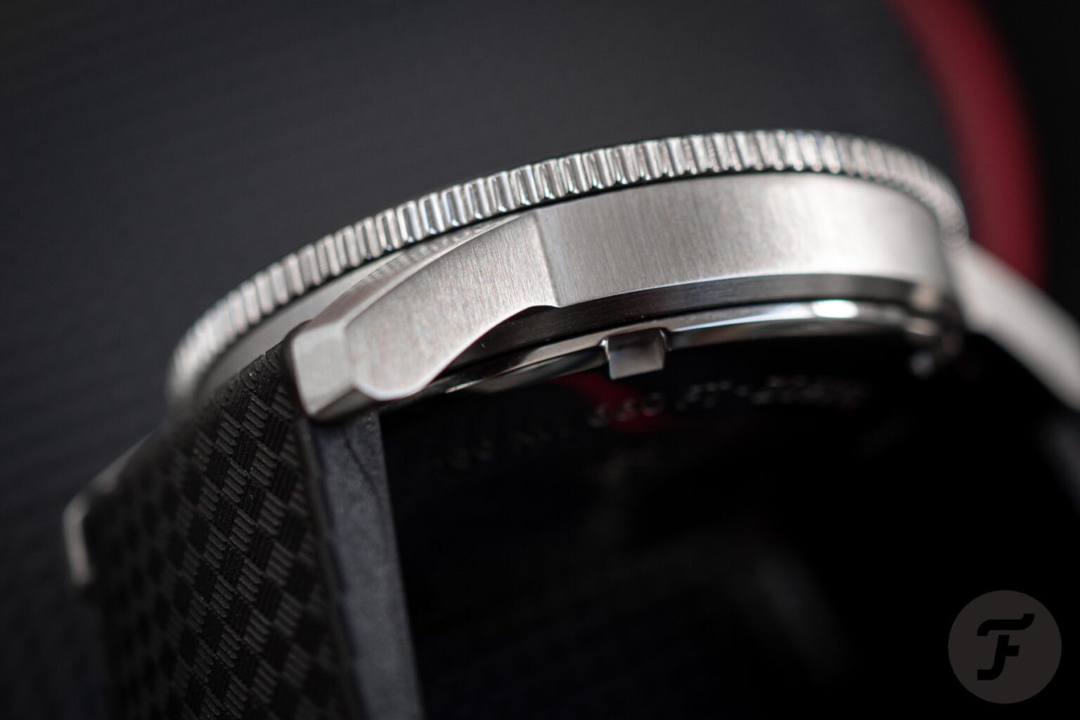 【F】 Hands-On: The Zodiac Super Sea Wolf 53 Skin Dive Watch