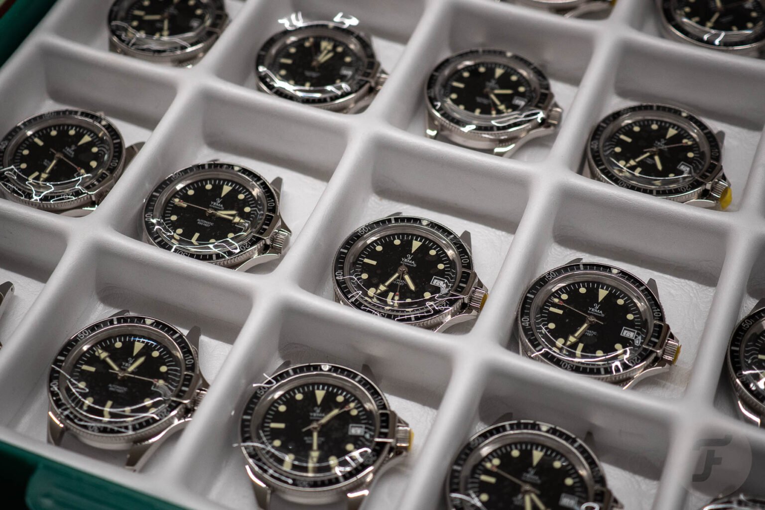 【F】 The Yema Wristmaster Traveller Micro-Rotor Limited Edition