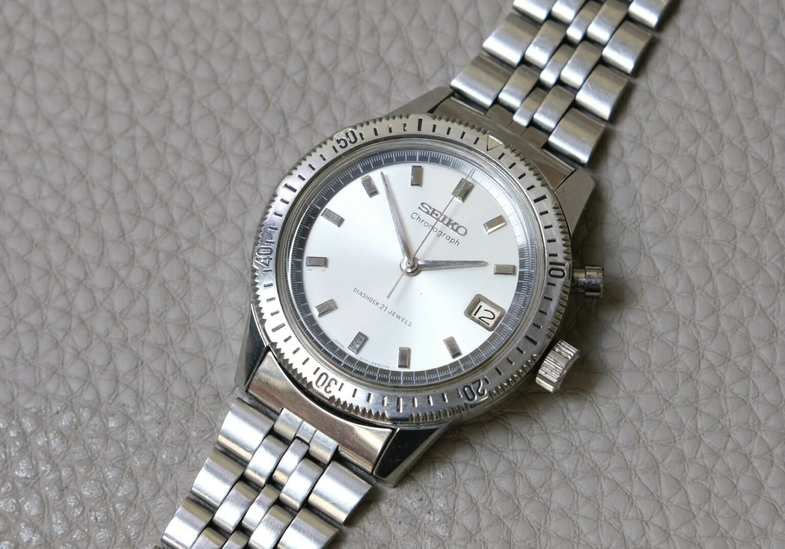 Dear Seiko, Bring Back The 5717-8990 Monopusher Chronograph