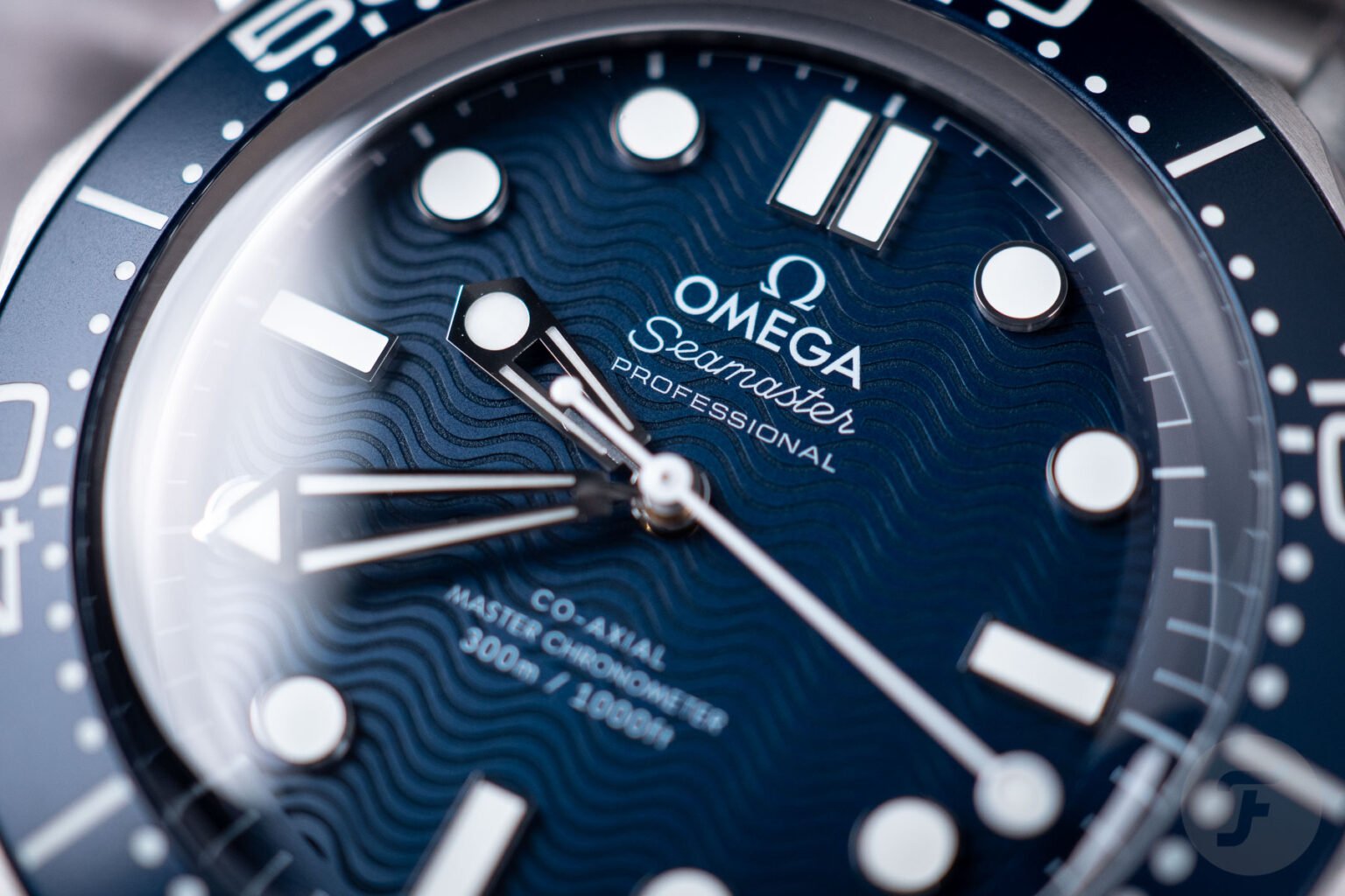 【F】 Omega Seamaster Professional 300M — Old Versus New