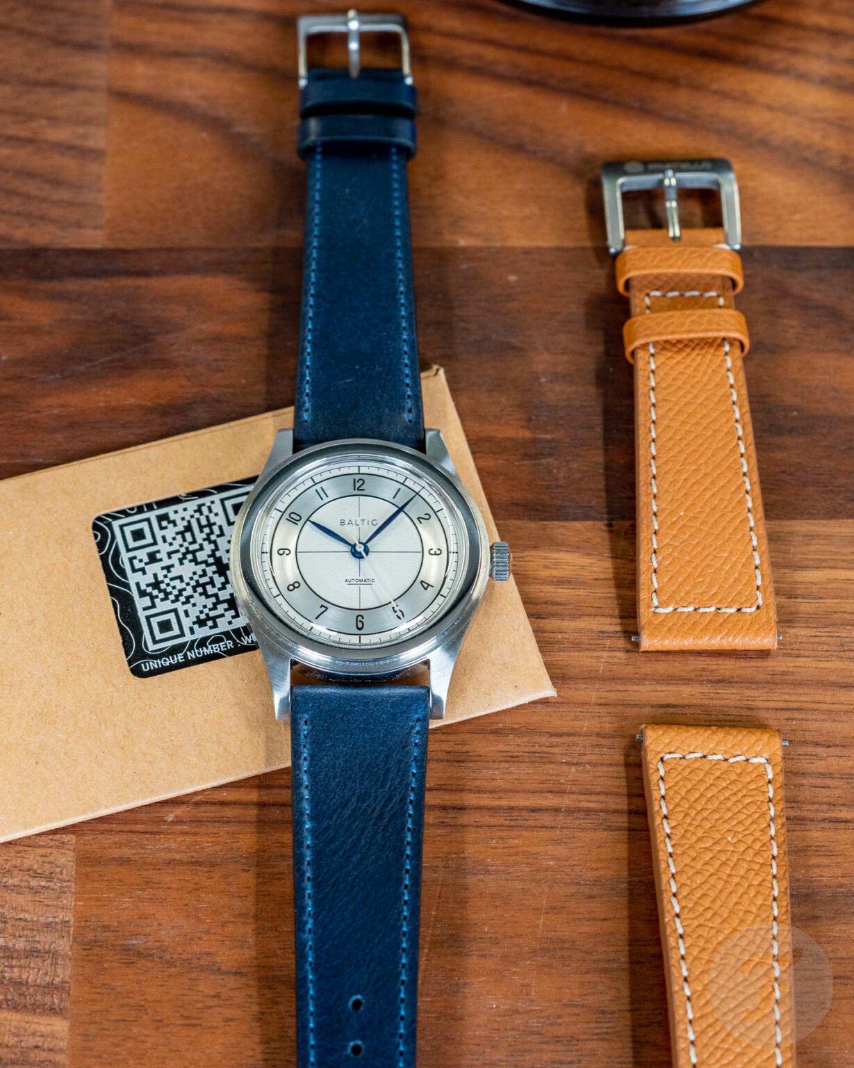 【F】 Hands-On: Baltic HMS 002 Silver With Sector Dial