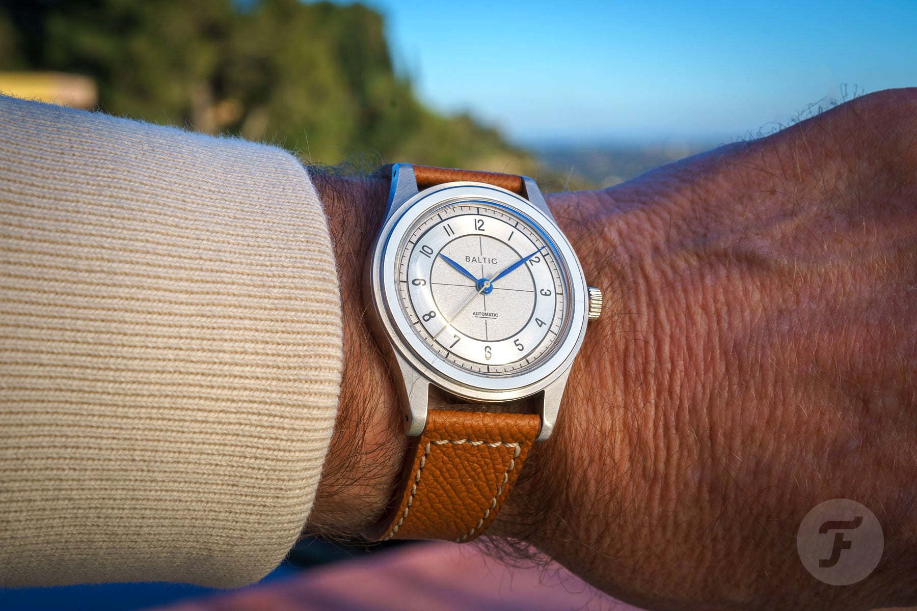 【F】 Hands-On: Baltic HMS 002 Silver With Sector Dial