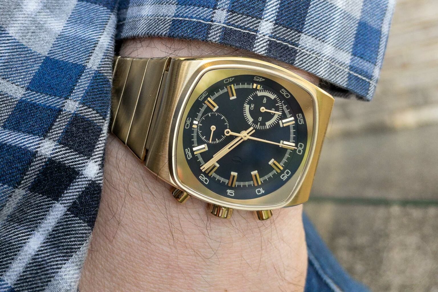 【F】 Hands-On: The Brew Metric Gold Chronograph