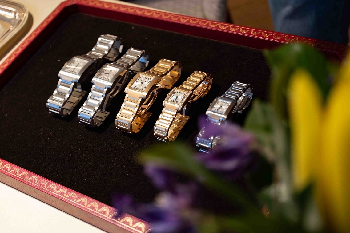 【F】 Trying On The 2023 Cartier Tank Française