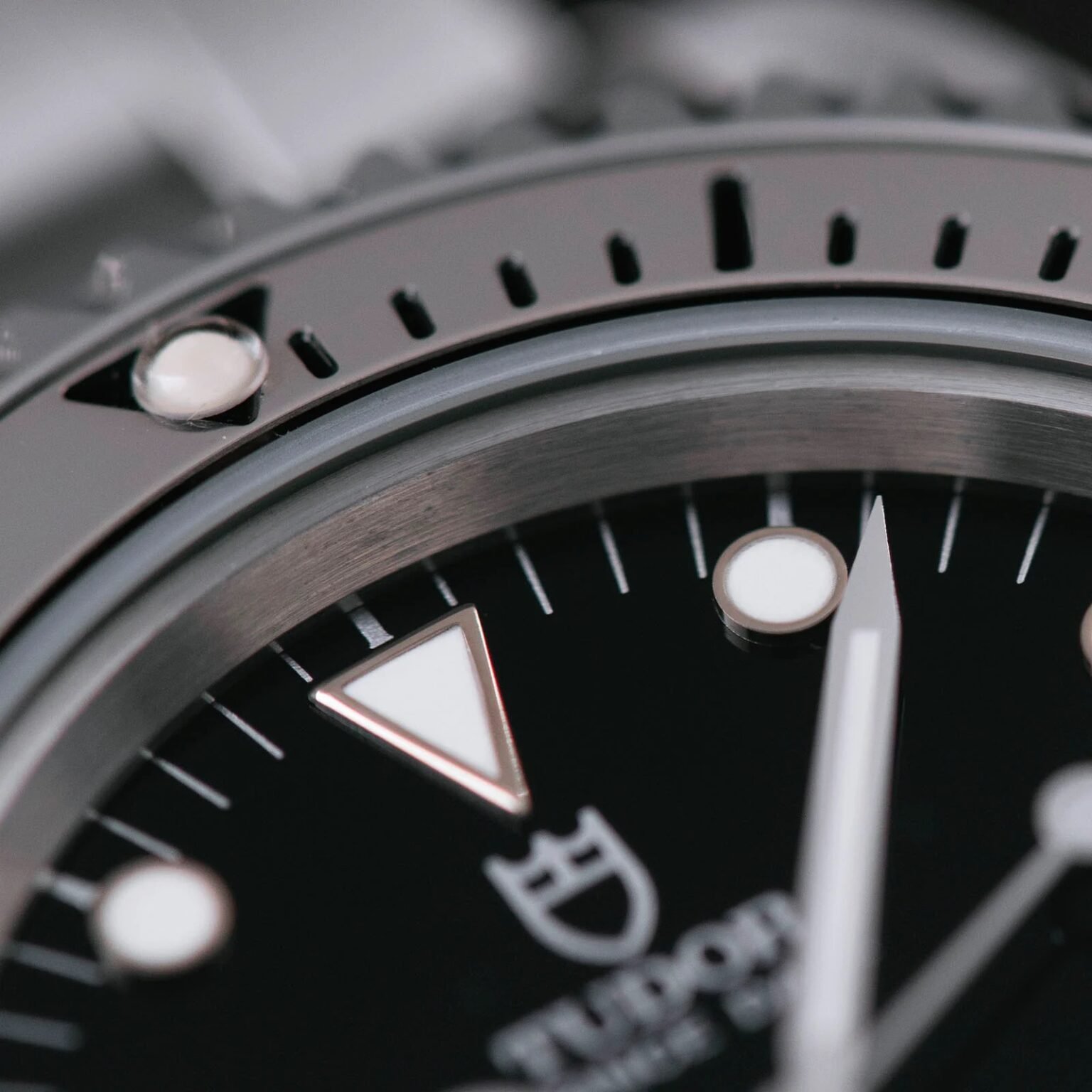 【F】 Fratello's Top 5 Tudor Submariner References Ever