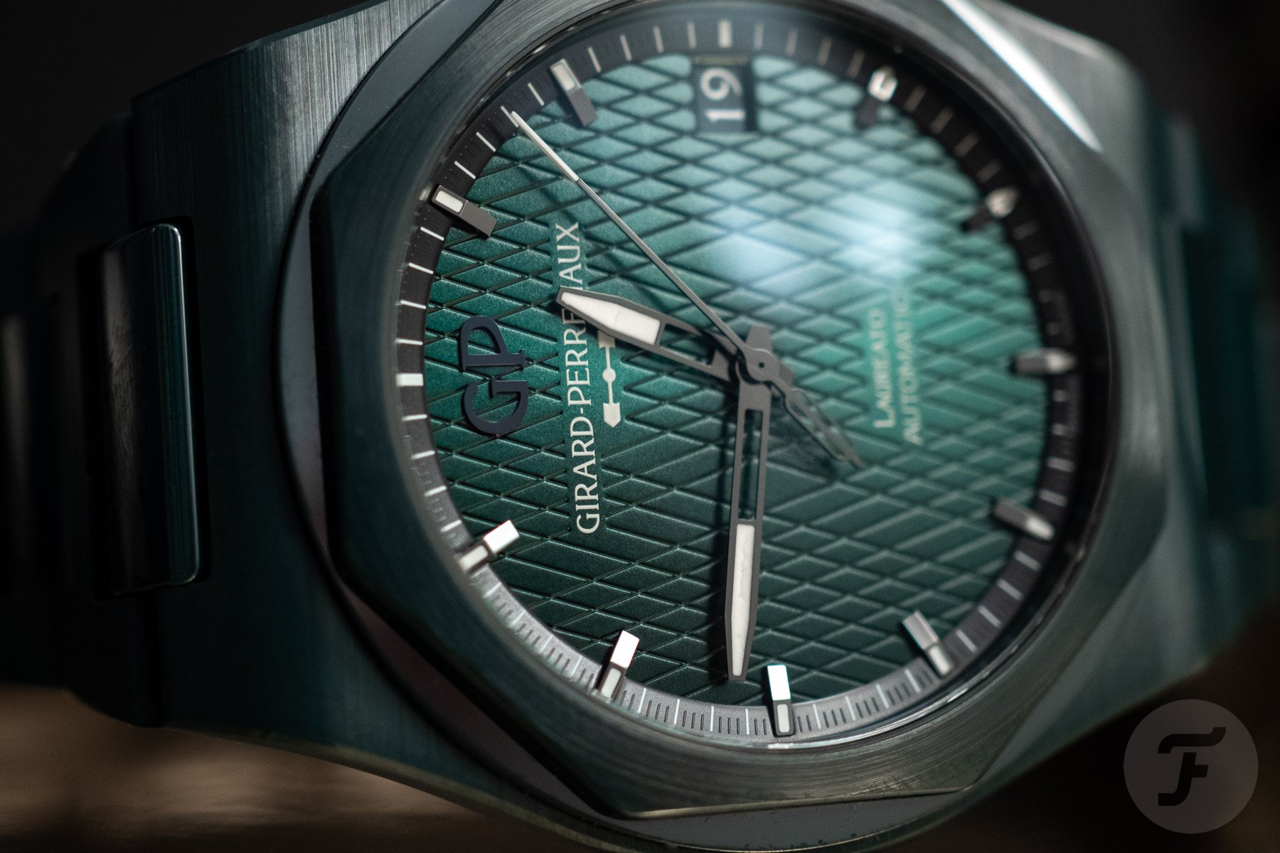 【F】 New: Girard-Perregaux × Aston Martin Laureato Ceramic
