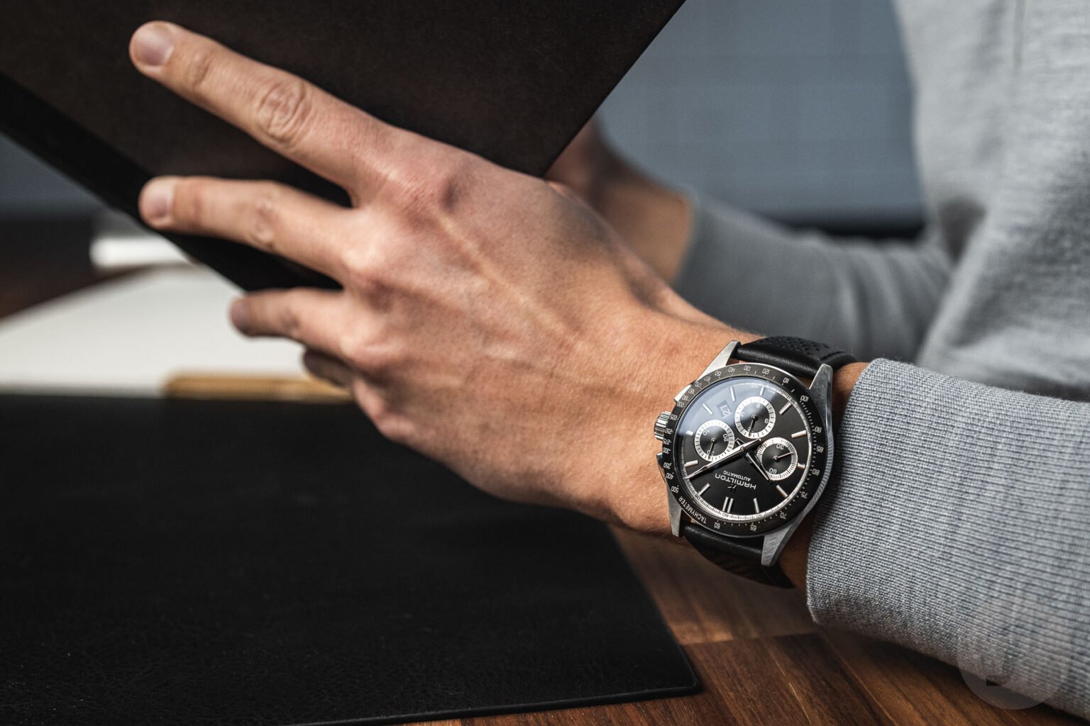 【F】 The New Hamilton Jazzmaster Performer Chronograph