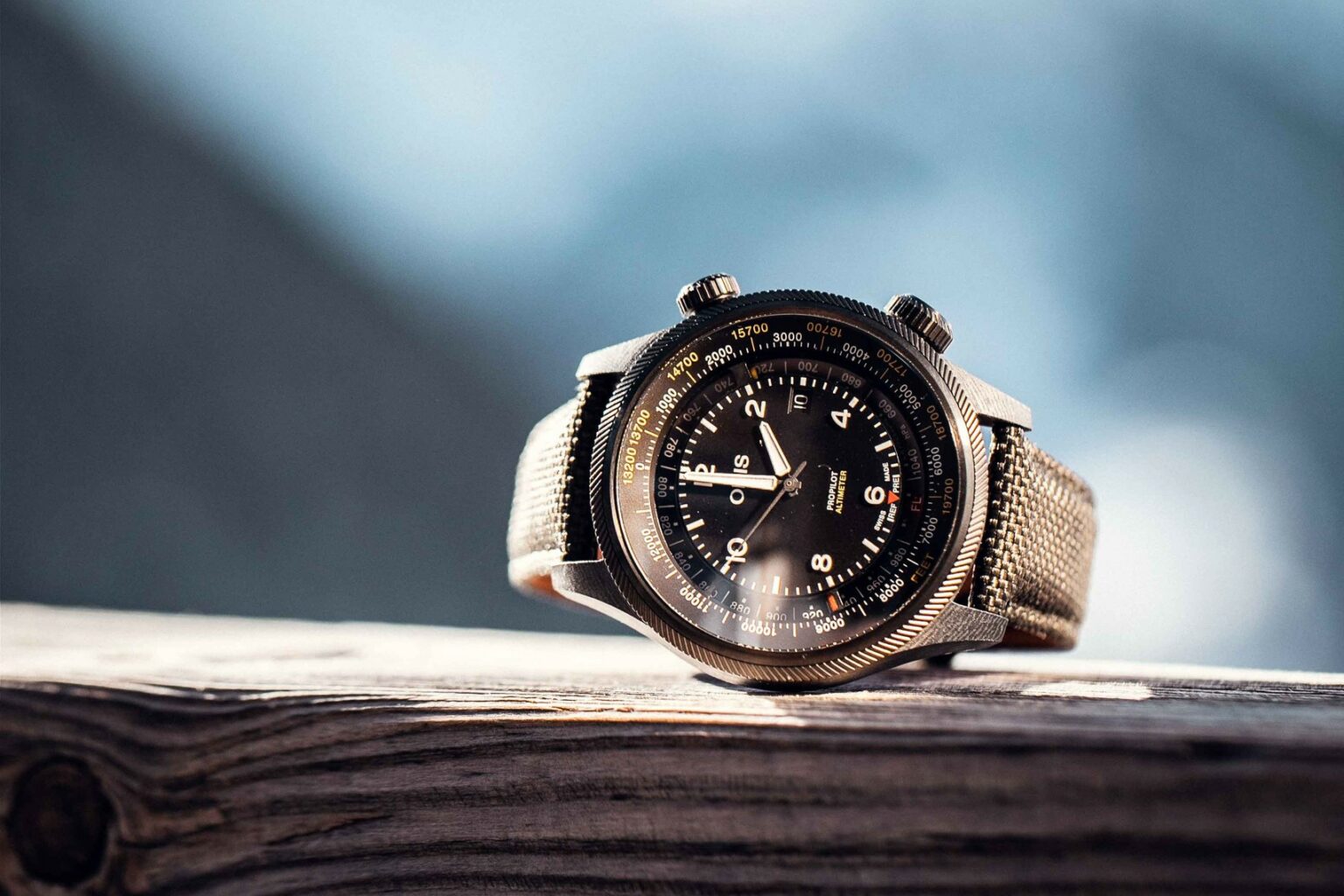 【F】 Oris ProPilot Altimeter With A Carbon Fiber Case