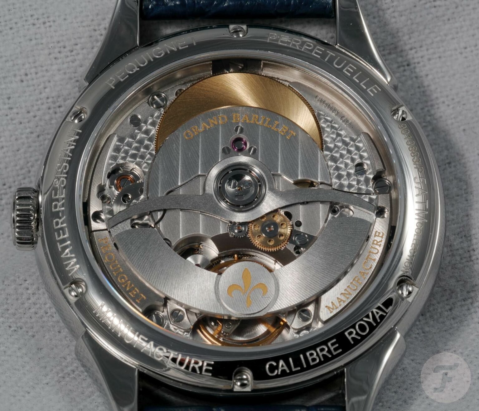 【F】 Made In France: Pequignet Royale Saphir Bleue