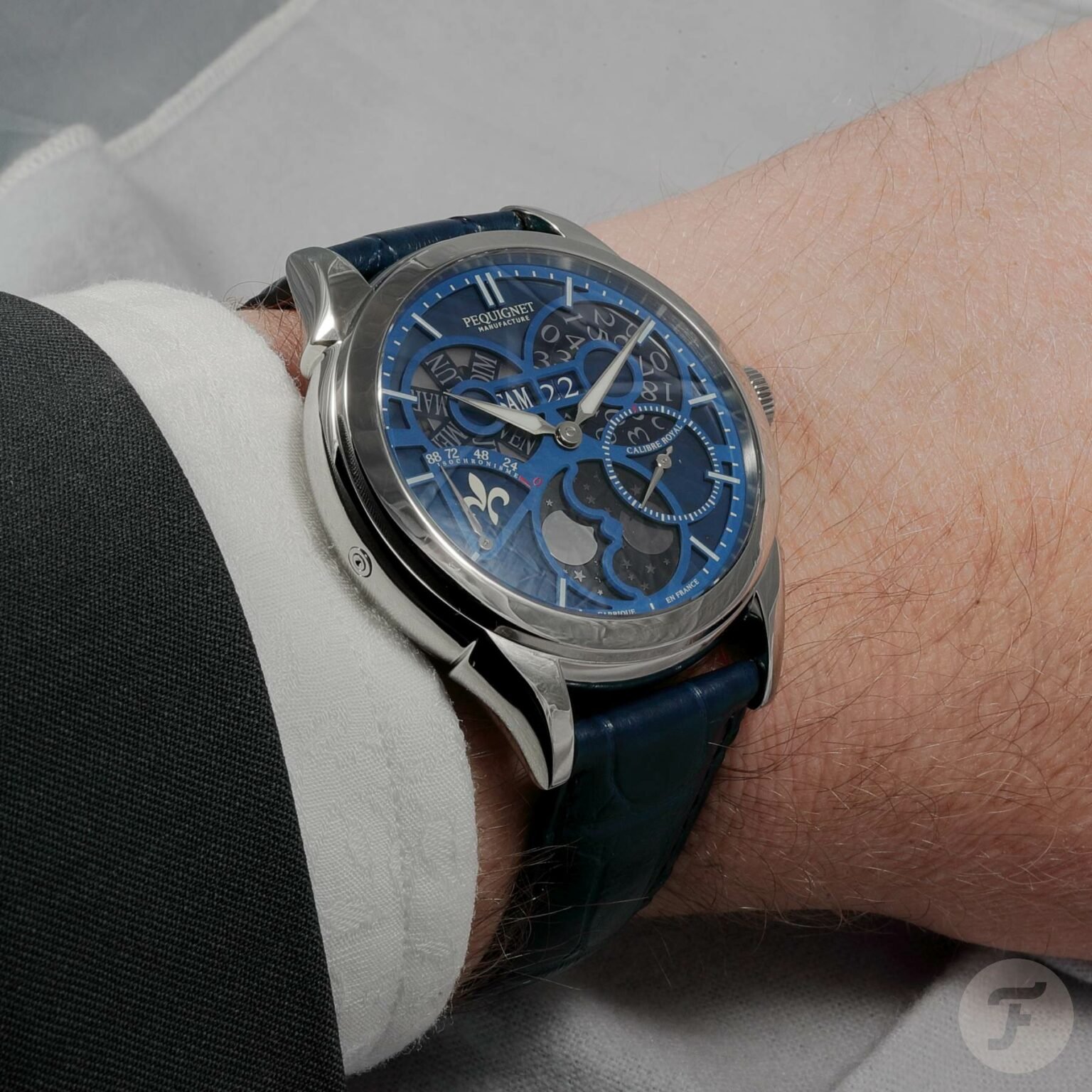 【F】 Made In France: Pequignet Royale Saphir Bleue