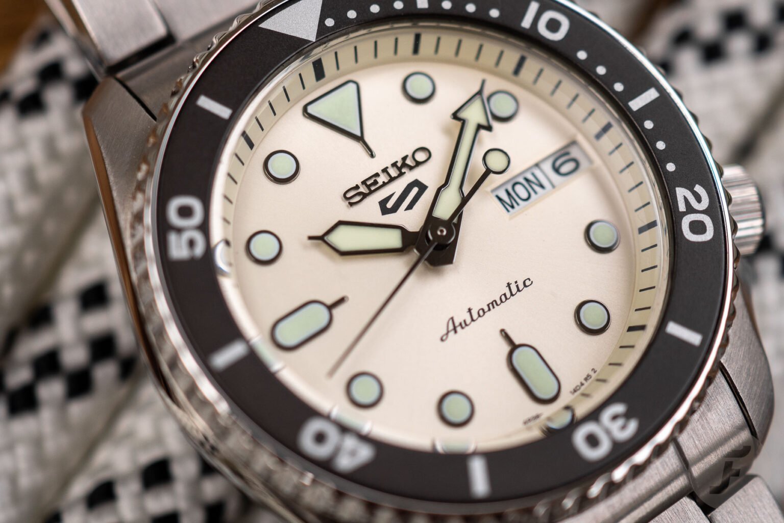 【F】 Hands-On: The New Seiko 5 Sports SKX Sports Style