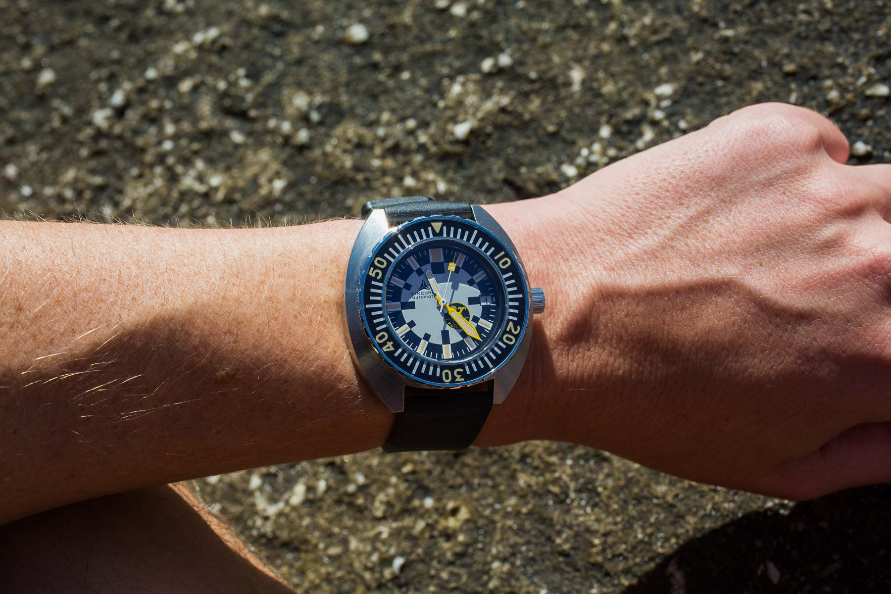 【F】 Hands-On: Underwater with the Synchron Military Poseidon