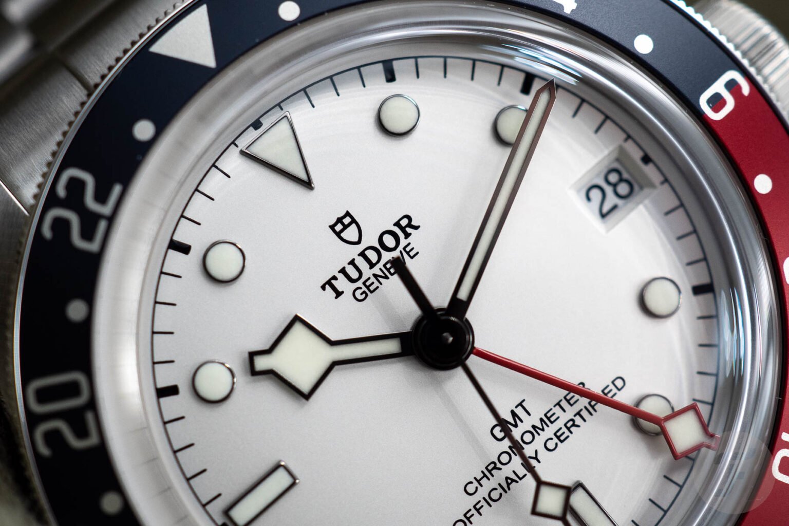 【F】 Hands-On: Tudor Black Bay GMT Opaline & Black Bay Pro