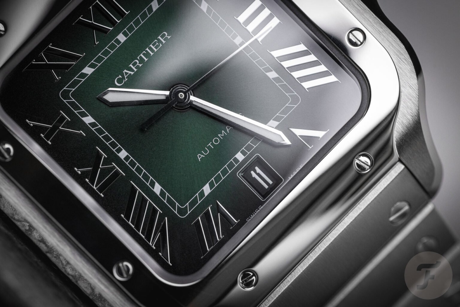 【F】 Hands-On: The Large Cartier Santos In Green And Blue