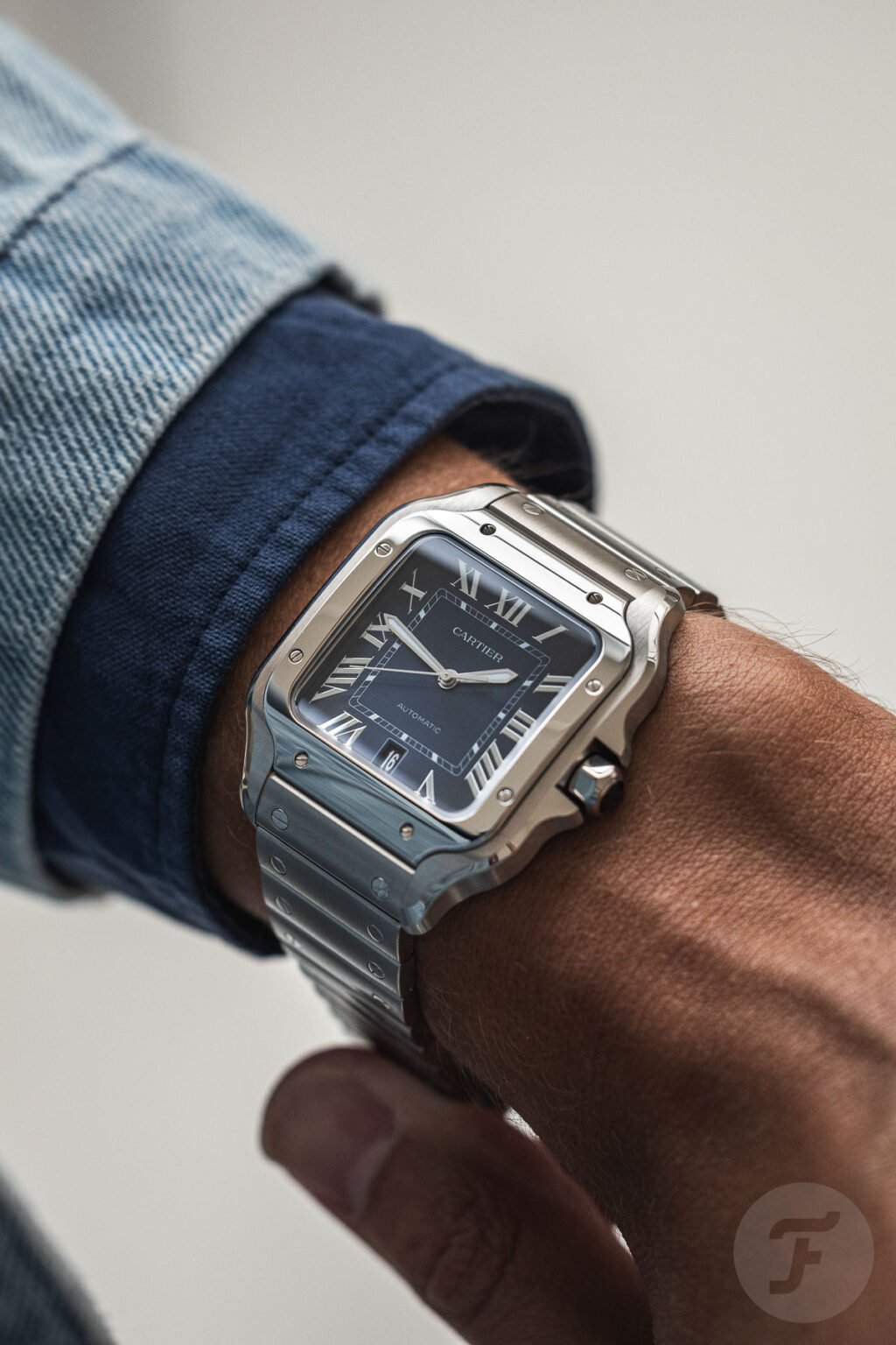【F】 Hands-On: The Large Cartier Santos In Green And Blue