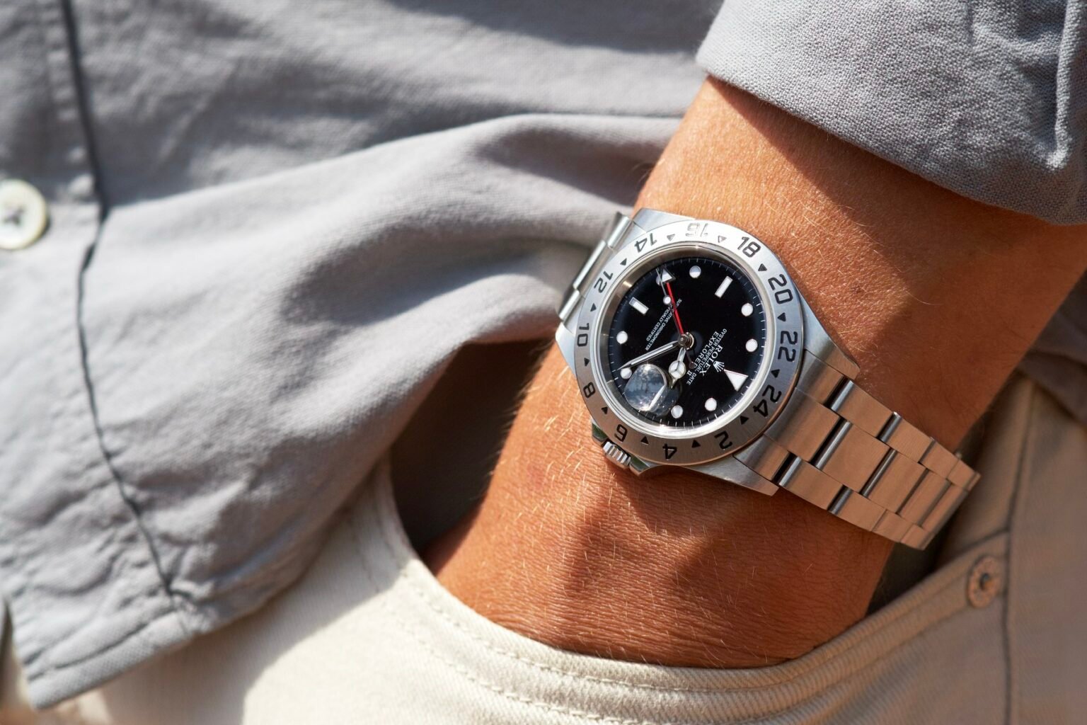 【F】 Buyer's Guide: Rolex Explorer II 16570 — All Variations